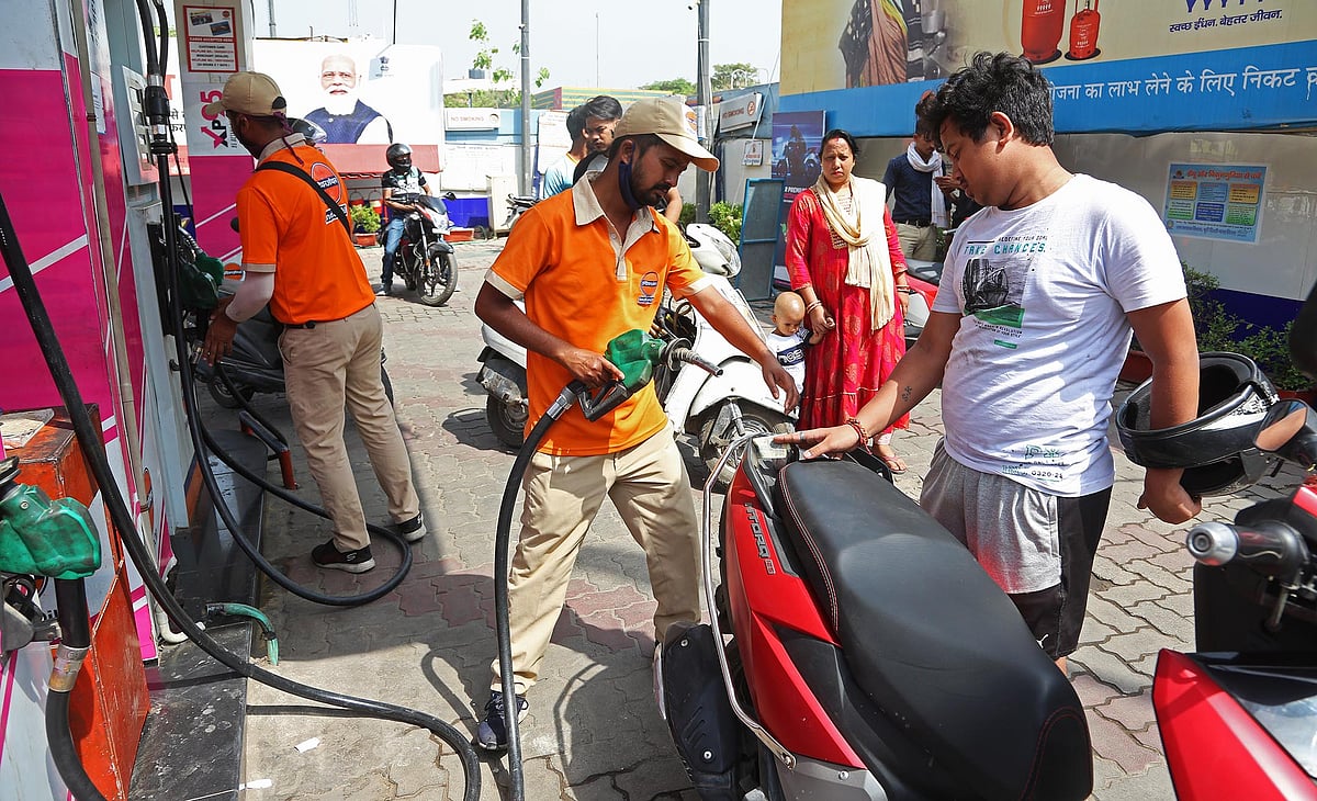 Govt, oil companies step in to curb panic buying; assure adequate fuel ...