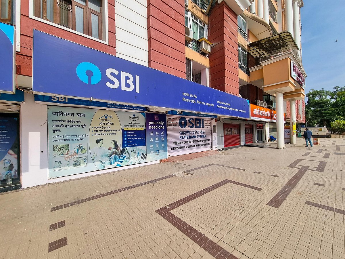 SBI gears up for ₹25,000 crore share sale by July; Citi, HSBC among six shortlisted book-runners