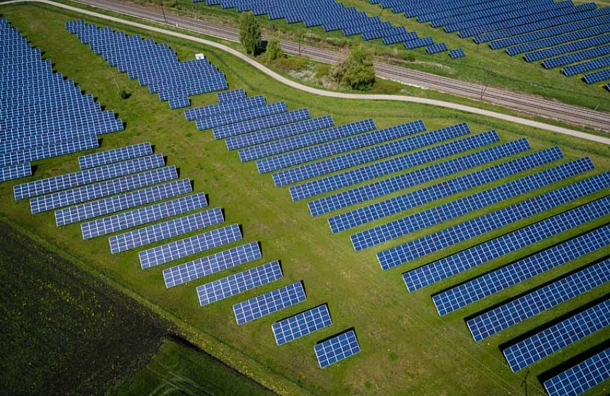 BlackRock’s GIP to invest ₹3,000 crore in Aditya Birla Renewables at ...