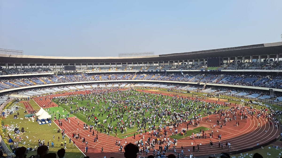 Messi’s Kolkata visit turns chaotic as fans throw bottles, vandalise ...