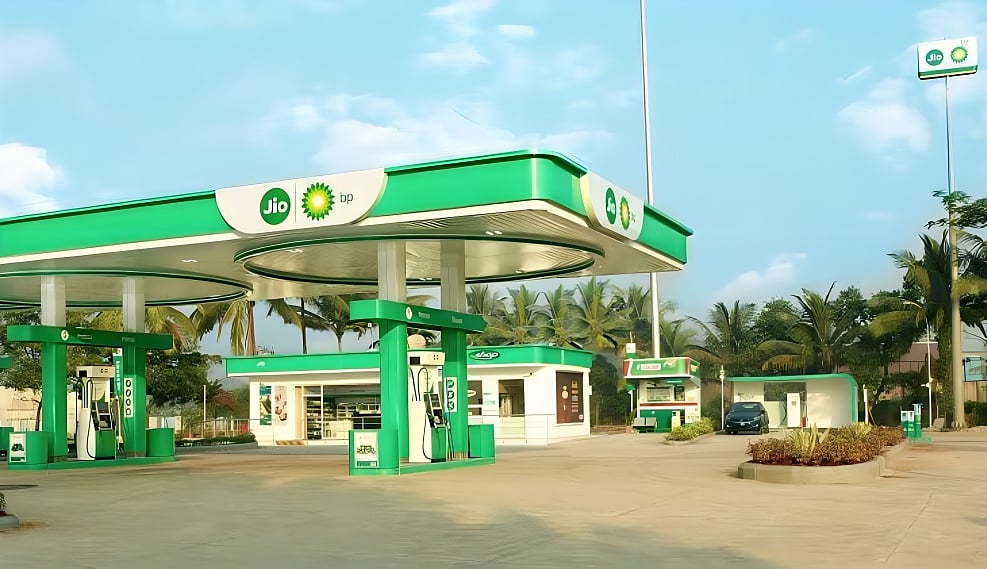 Jio-BP holds fuel prices steady despite oil spike, no immediate hike ...