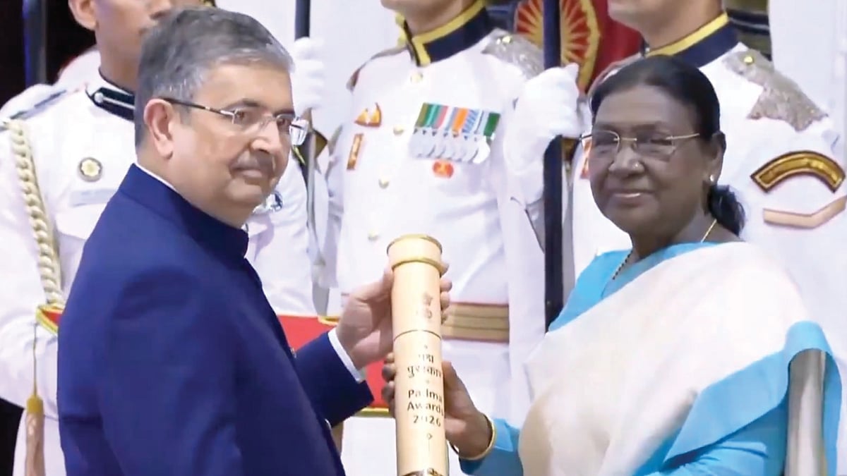 Padma Awards 2026: President Murmu confers Padma Vibhushan on ...